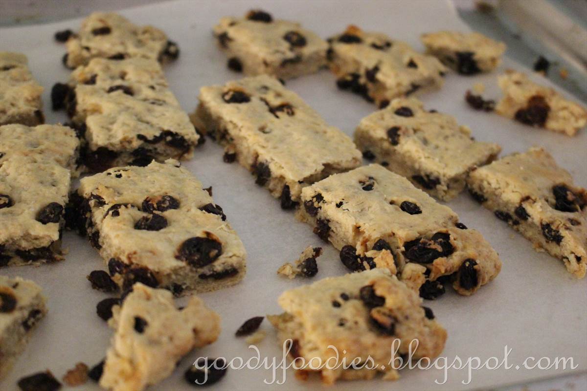 GoodyFoodies: Recipe: Chorley Cakes