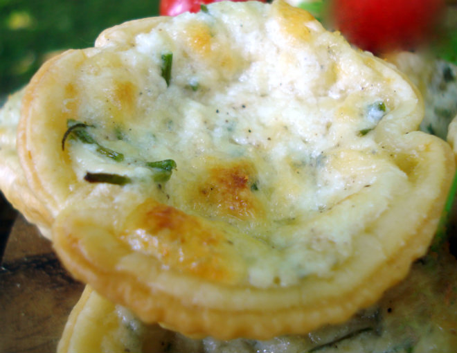 Košarice s tri vrste sira i vlascem ☆ Puff pastry cheese and chives ...