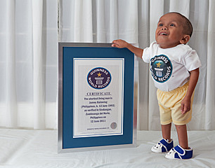 Junrey Balawing - New Shortest or Smallest Man in the World Alive as ...
