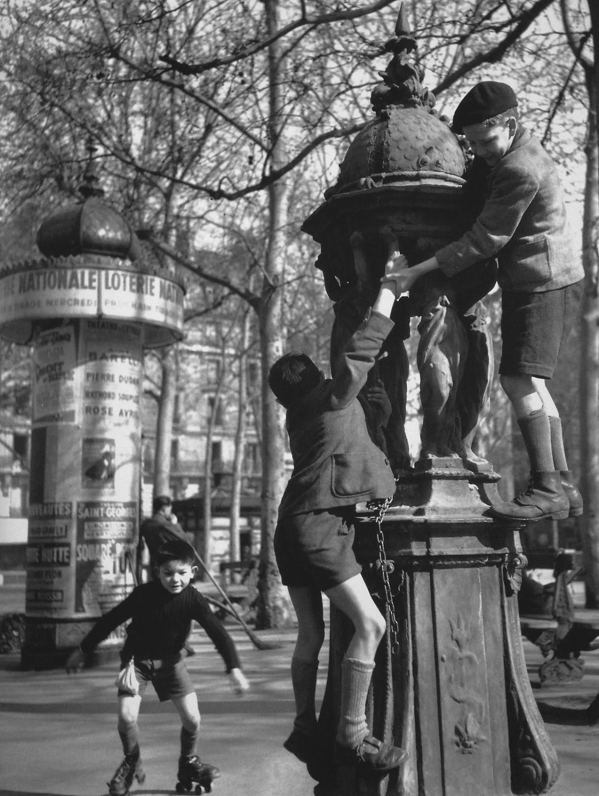 Paris by Robert Doisneau: 23 Fascinating Black and White Photographs of ...