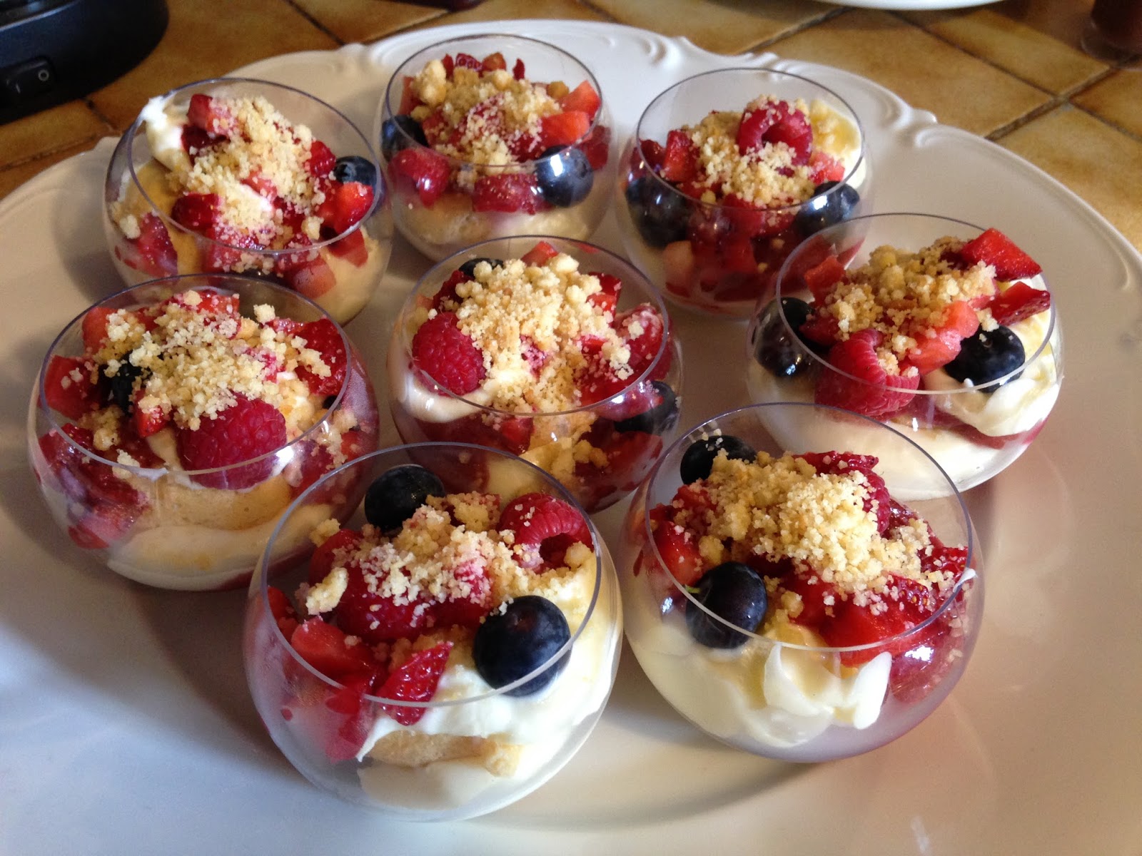 RECETAS DE MI FAMILIA: Tiramisú de frutos rojos