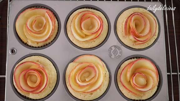 dailydelicious: Apple Rose Muffins
