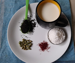 easyrecipes: Kesar Milk Tea/Kesari chai