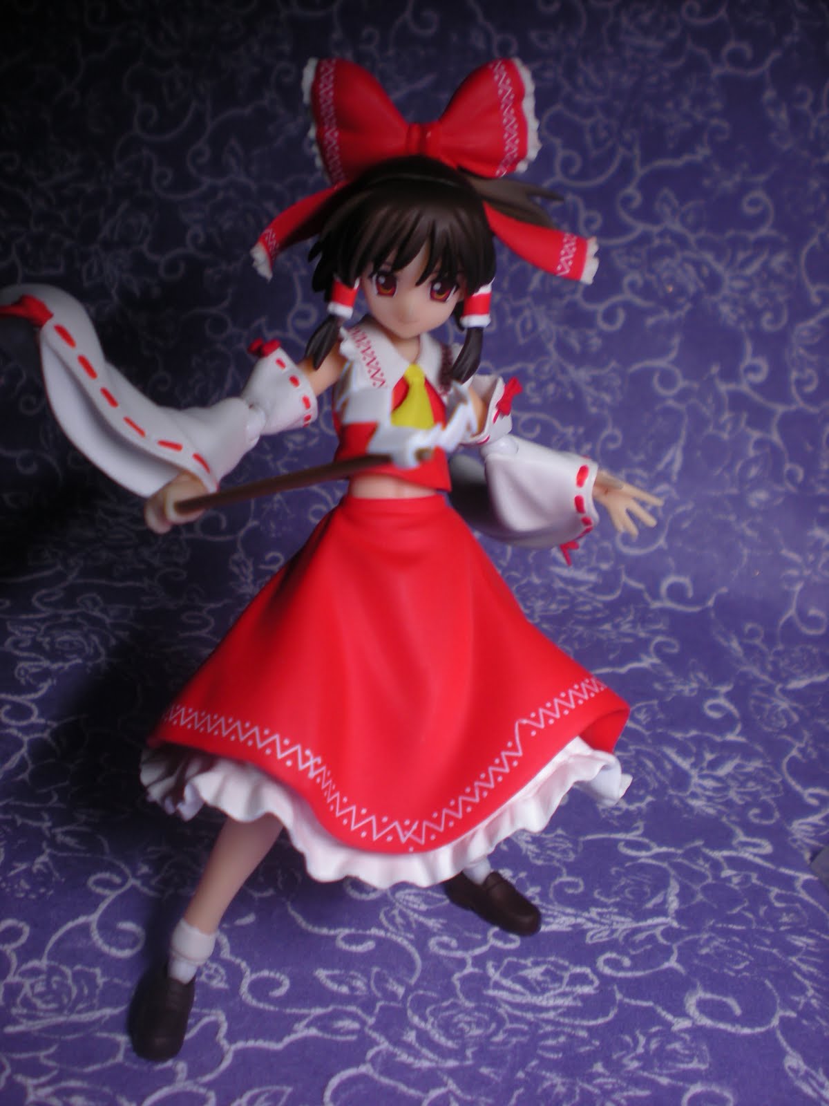 Review: [Max Factory] Figma #55 Reimu Hakurei | Night's Corner
