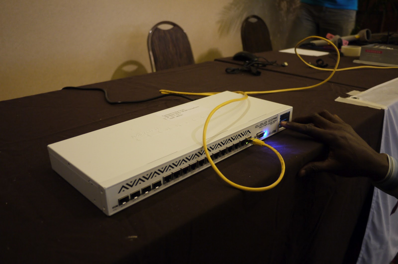 wificentrum: Mikrotik RouterBoard Cloud Core Router CCR 1036