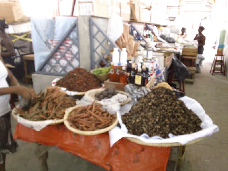 Lafrance en Haiti: Une petite visite au Marché Hyppolite (marché en fer)