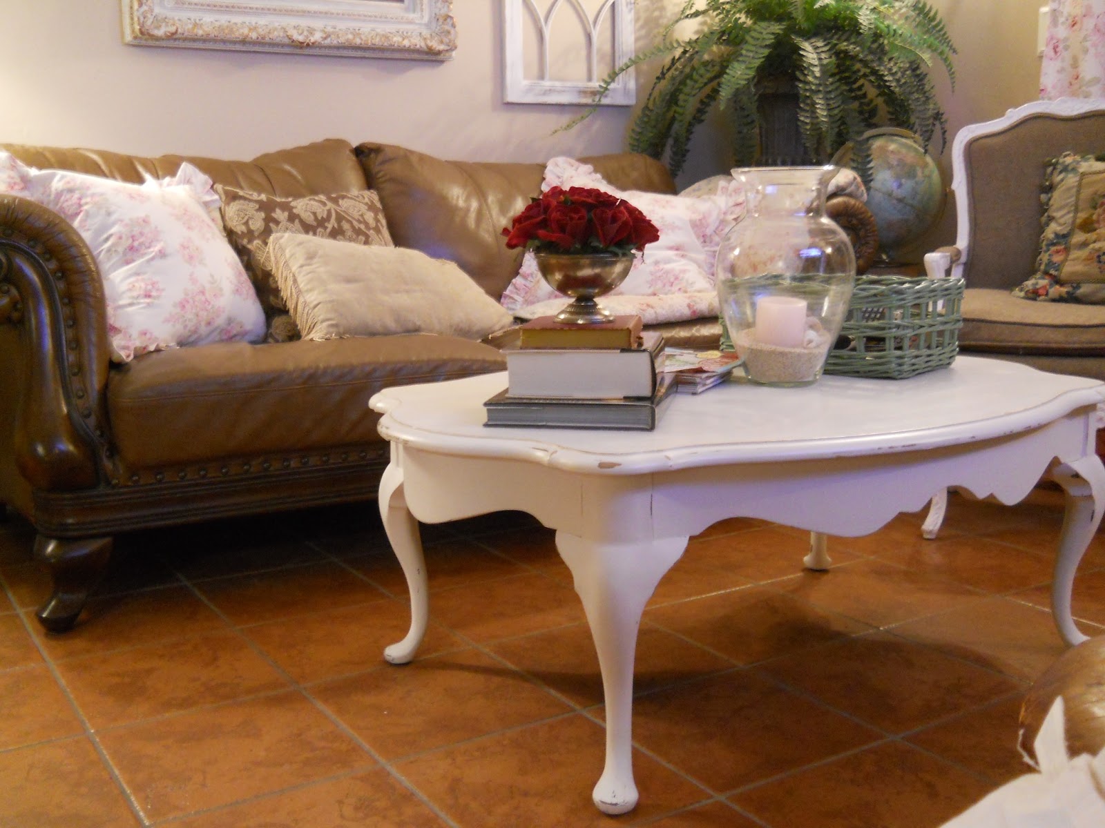 The Hopeless Romantic: Cottage Coffee Table