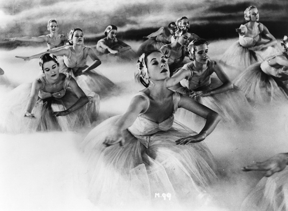 25 Gorgeous Vintage Photographs of Ballet Dancers From Between the ...