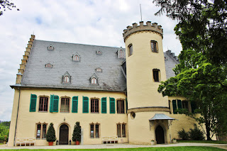 Schloss Rosenau