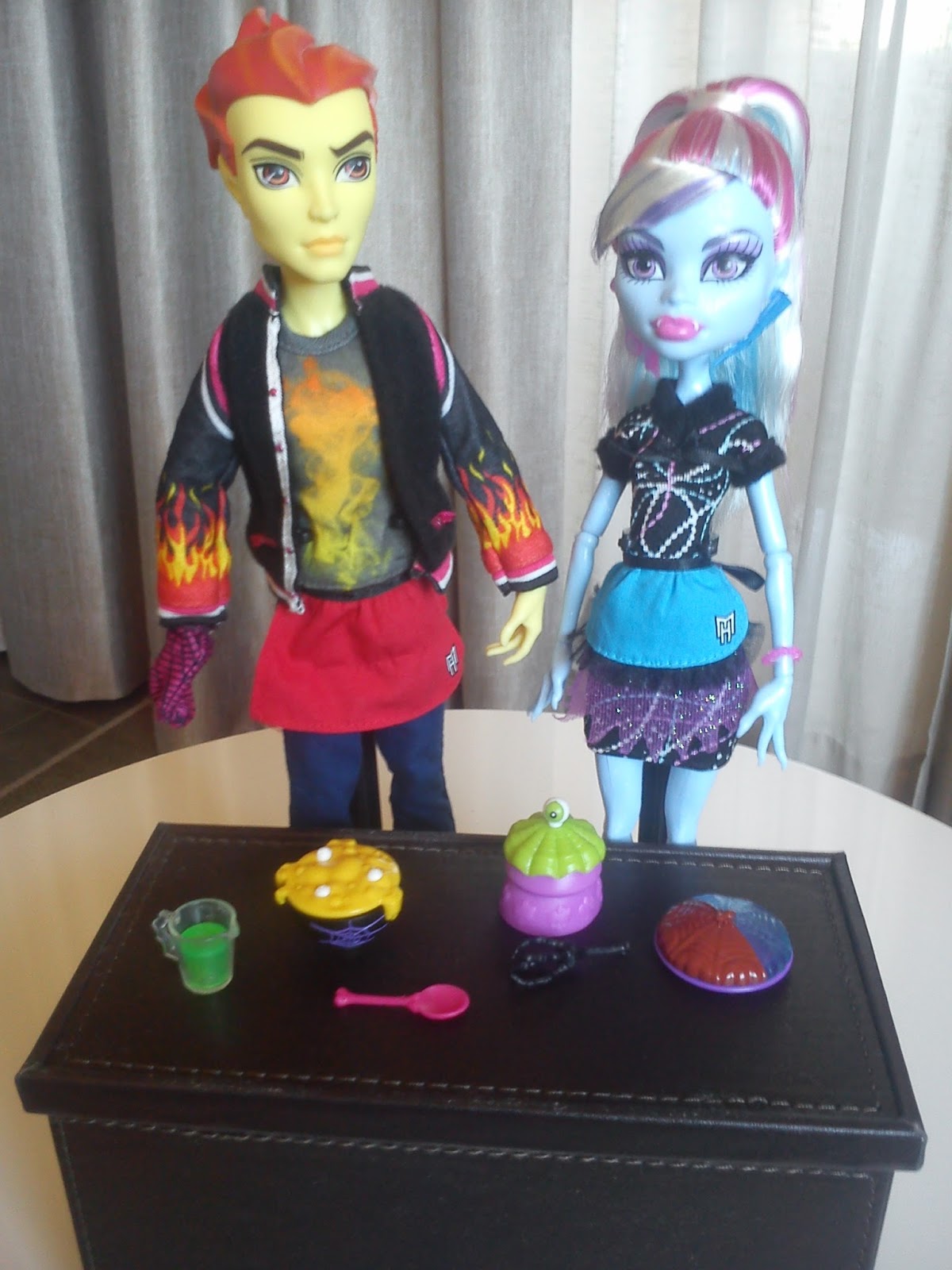 My toys,loves and fashions: Review - Monster High Abbey & Heath Home Ick!!!