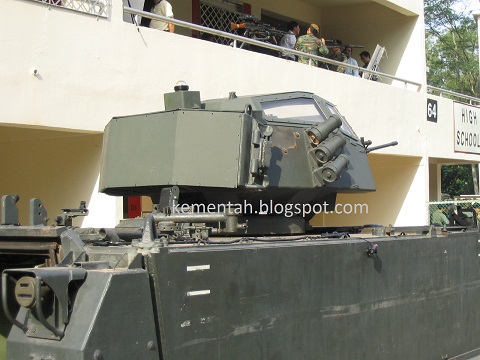 Senang Diri: Circuit breaker Day 4 pix: Singapore Army M-113 Ultra with ...