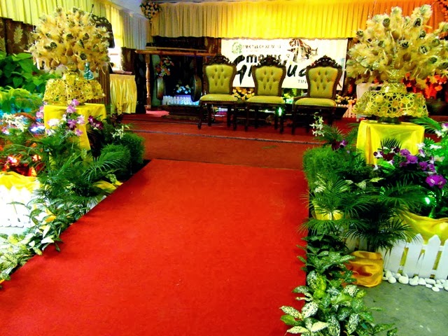 MPV LANDSKAP DAN NURSERI: MENGHIAS PENTAS MAJLIS GRADUASI 2013
