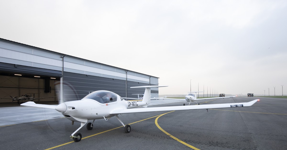 PolishAircraftBlog: Two new Diamond DA-20 aircraft delivered to Deblin