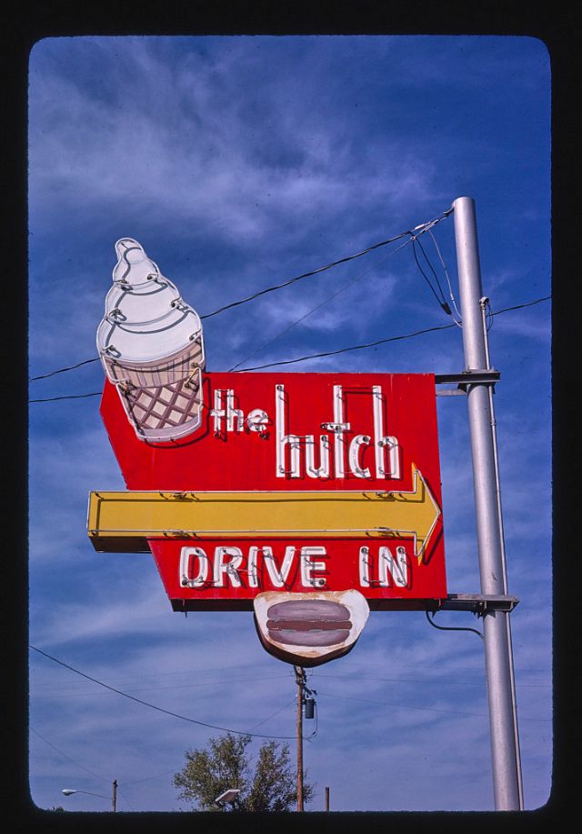 Vintage Roadside America: 30 Cool Photos Show Signs Along the U.S ...