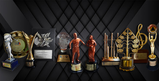 contoh plakat trophy