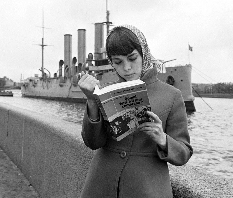 35 Beautiful Portrait Photos of French Singer Mireille Mathieu in the ...