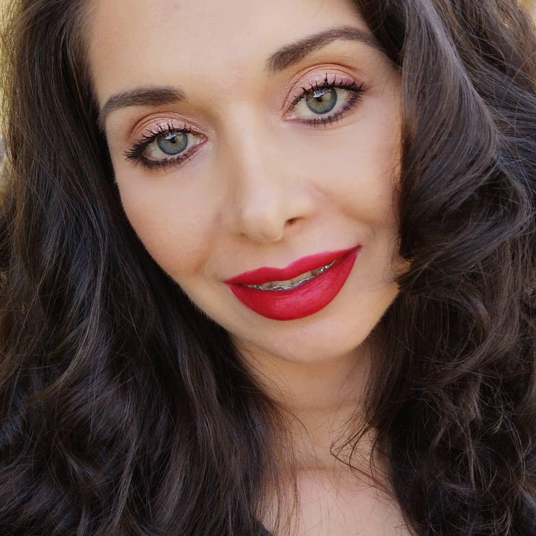 Simona Tucu: Rujul roșu, un must-have al oricărei femei| Melkior Blood ...