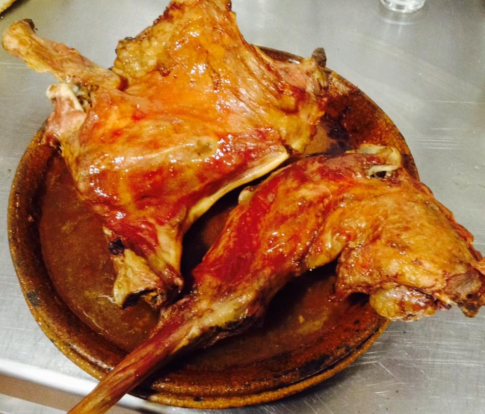 MAESTR@S DEL FOGON: "CABRITO ASADO" por TABERNA ASADOR LA CENTRAL