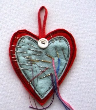 Handmade Harbour: Hanging Heart for Needles