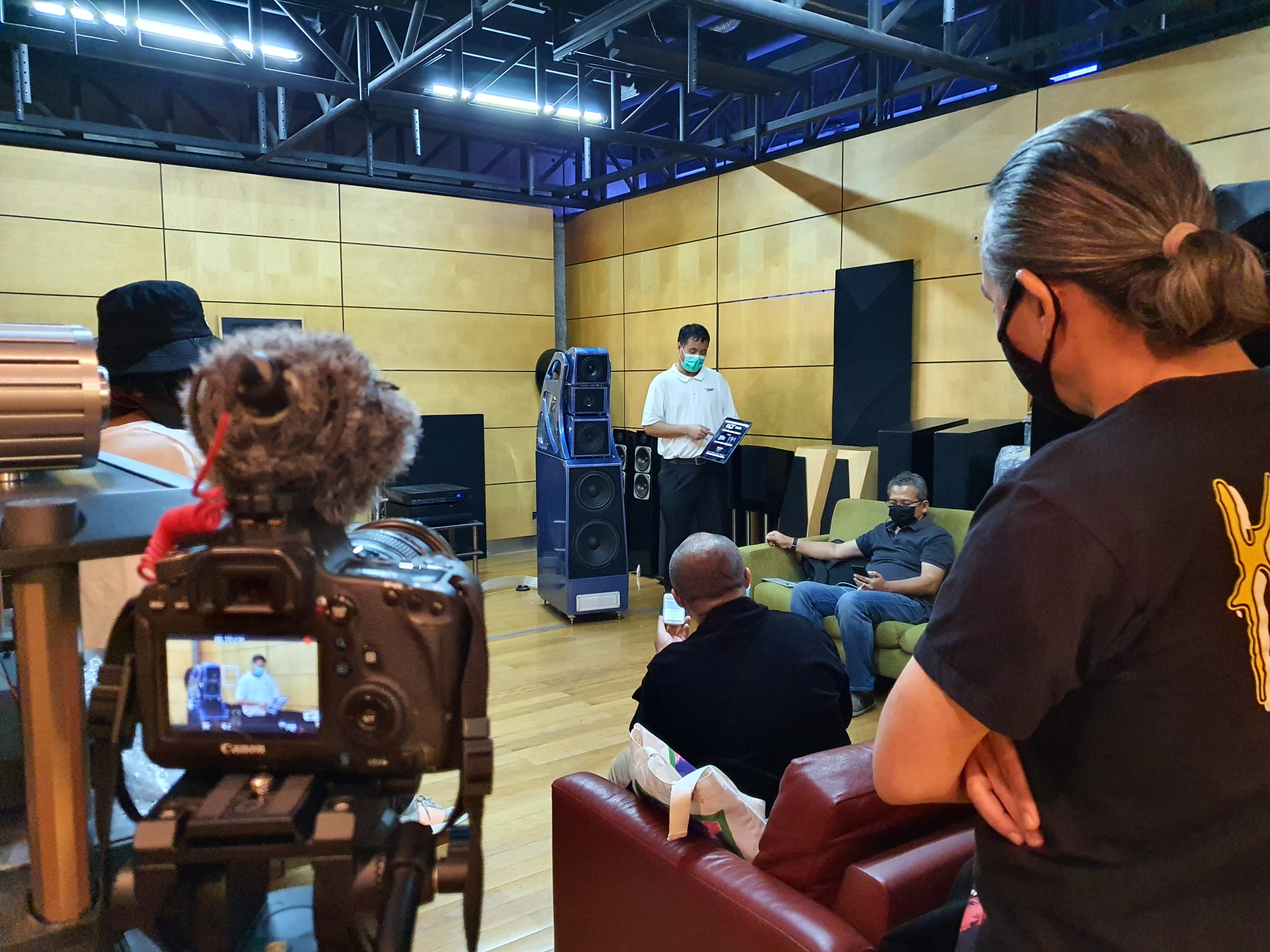 Wilson Audio Alexx V speakers at Deco2000 – M & S | Ultimate High-Fidelity