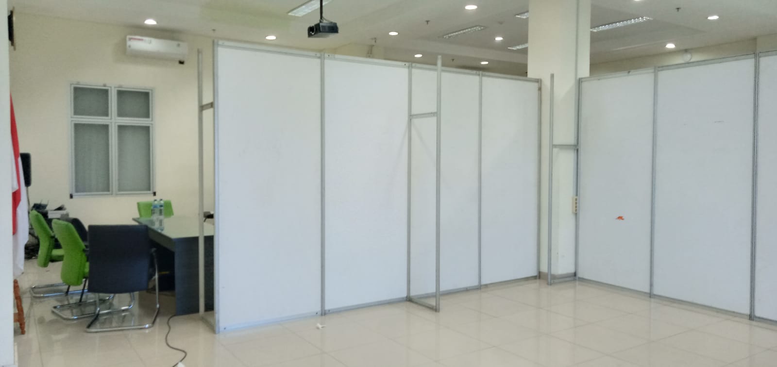 SEWA PARTISI R8 JAKARTA