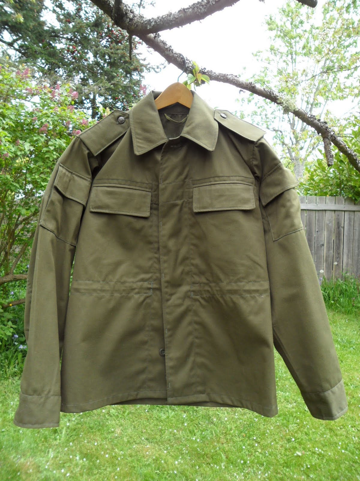 Four Bees: Czechoslovakian M85 Combat Shirt, Czech Paratroop & Recon Jacket