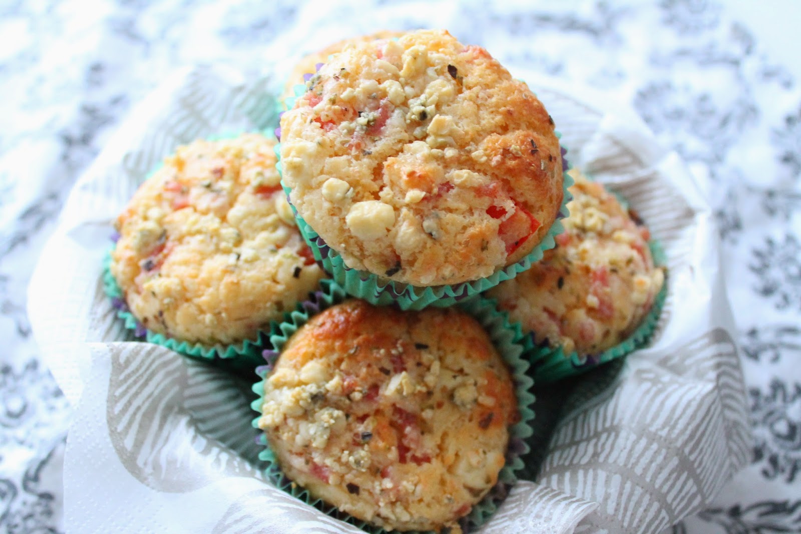 Pienet herkkusuut: Suolaiset muffinssit; Feta-kinkku-paprika