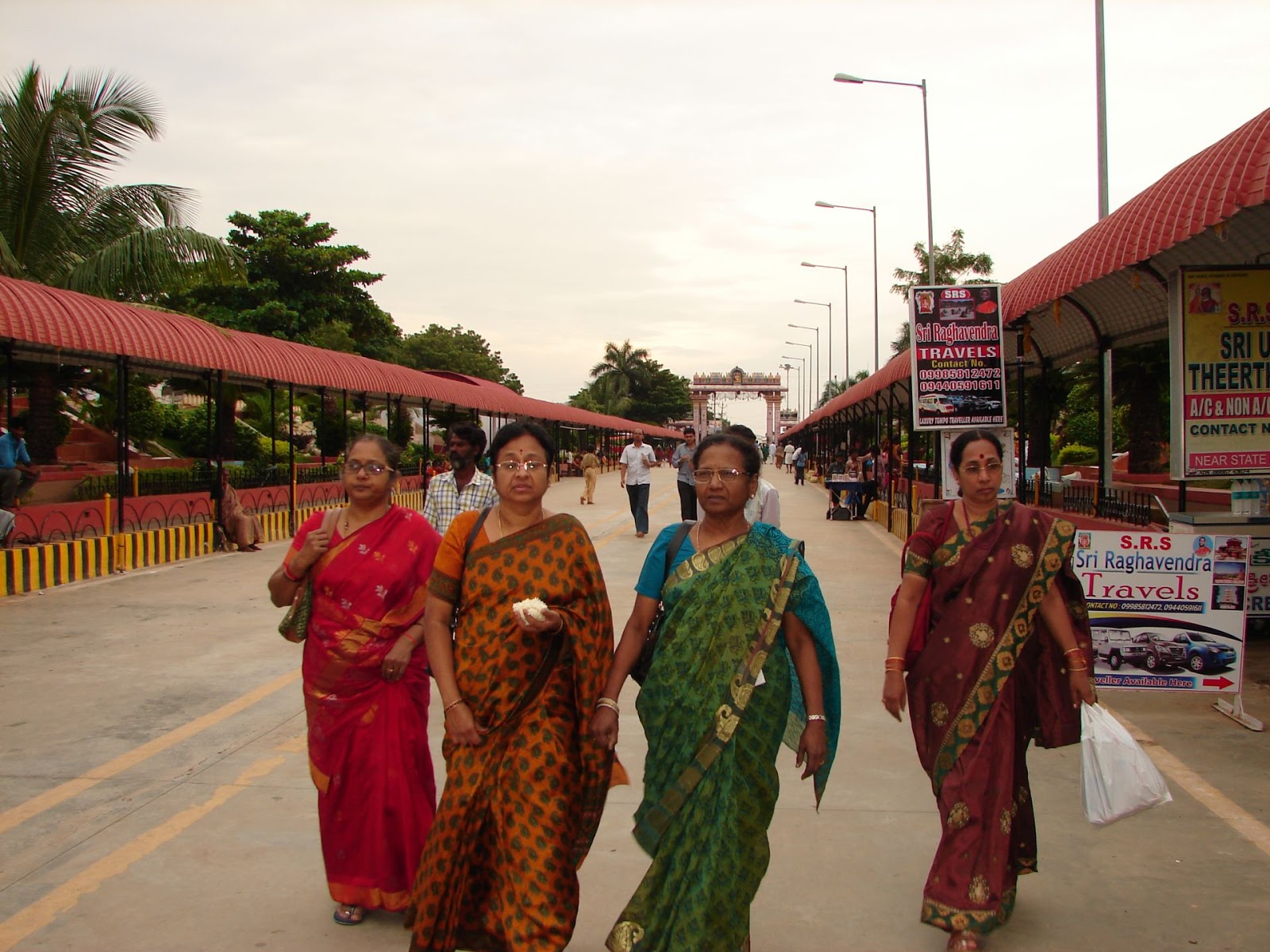 Raghu's column!: Sri Raghavendra Swamy Brindavanam, Mantralayam.
