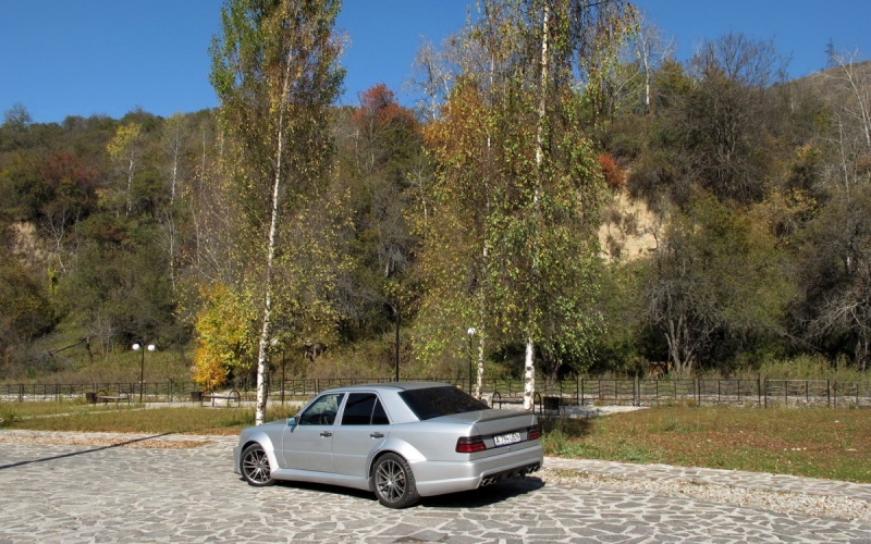 Mercedes-Benz W124 Custom Widebody | BENZTUNING