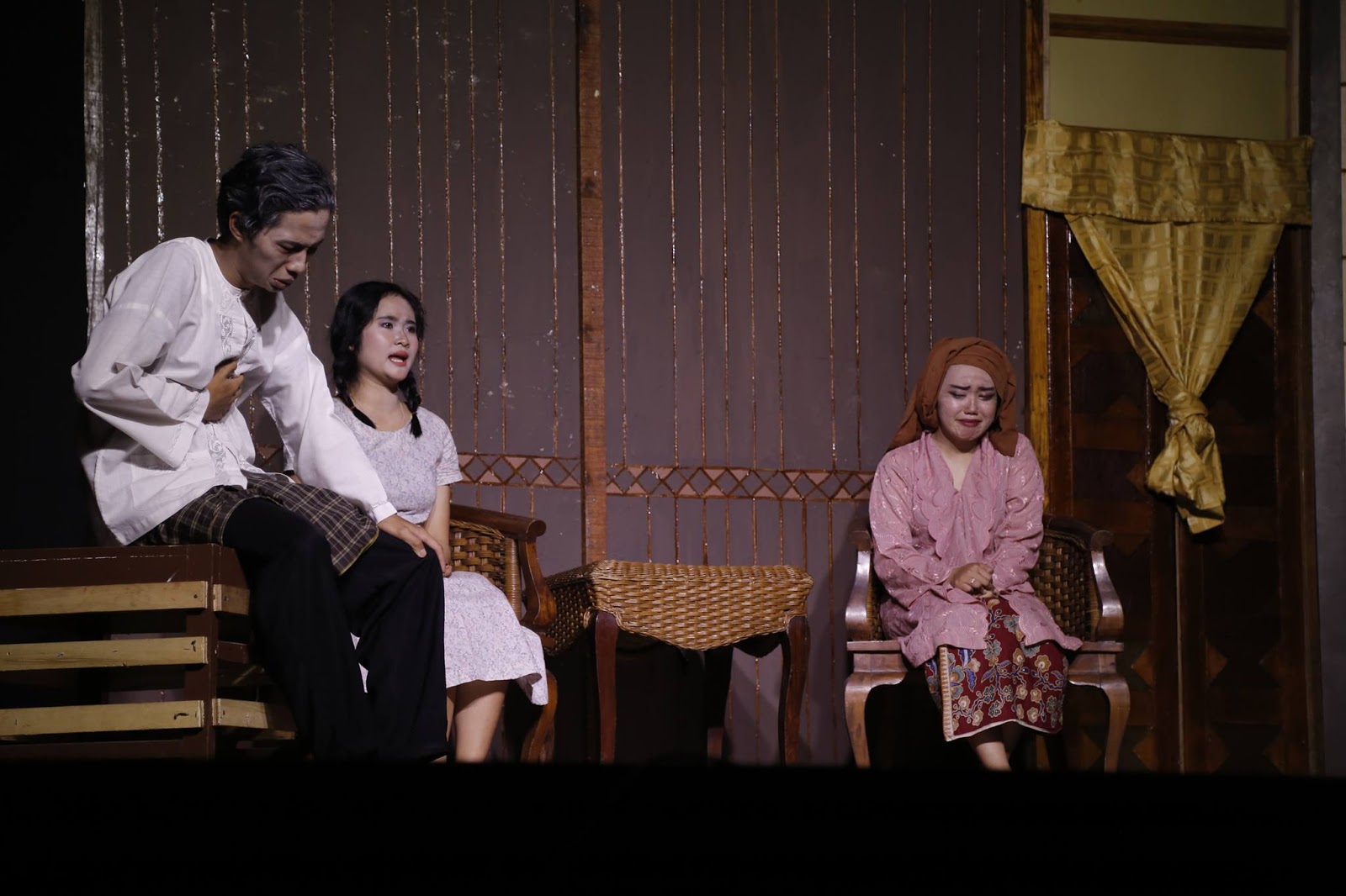 Reinterpretasi Siti Nurbaya, Bayang di Balik Tiang