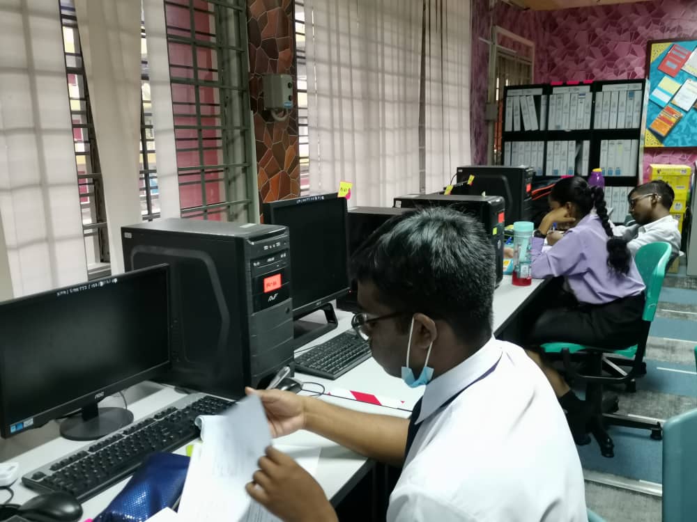 LAMAN WEB RASMI SMKTTJ: Bengkel Teknik Menjawab Sains Kompuer SPM ( 5 UM)