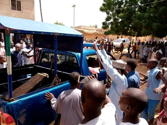 AN GARKAME GIDAN HORAS DA KANGARARRUN YARA DAKE GARIN DAURA BAYAN ...