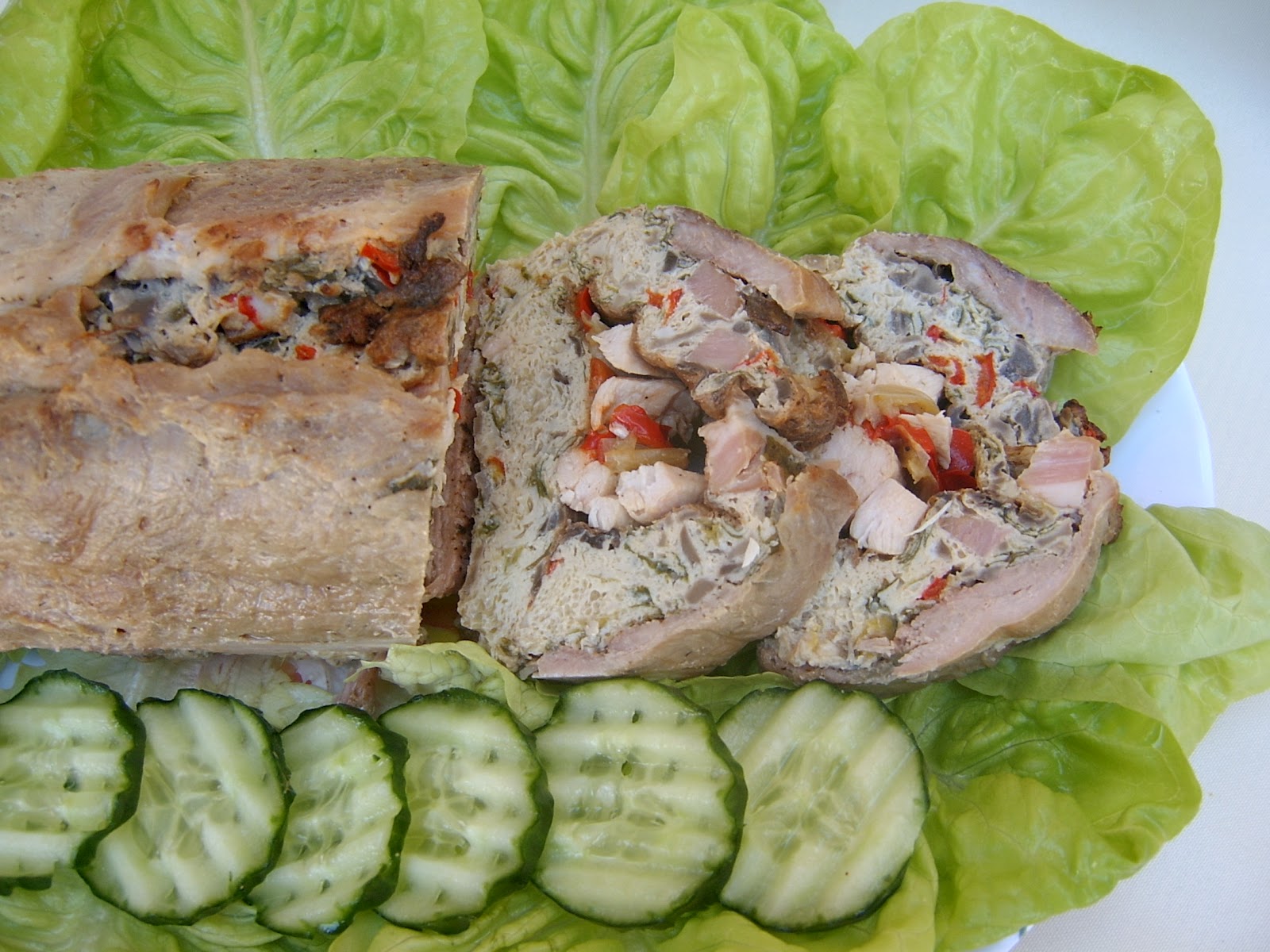 Rulada de porc cu pui si ciuperci