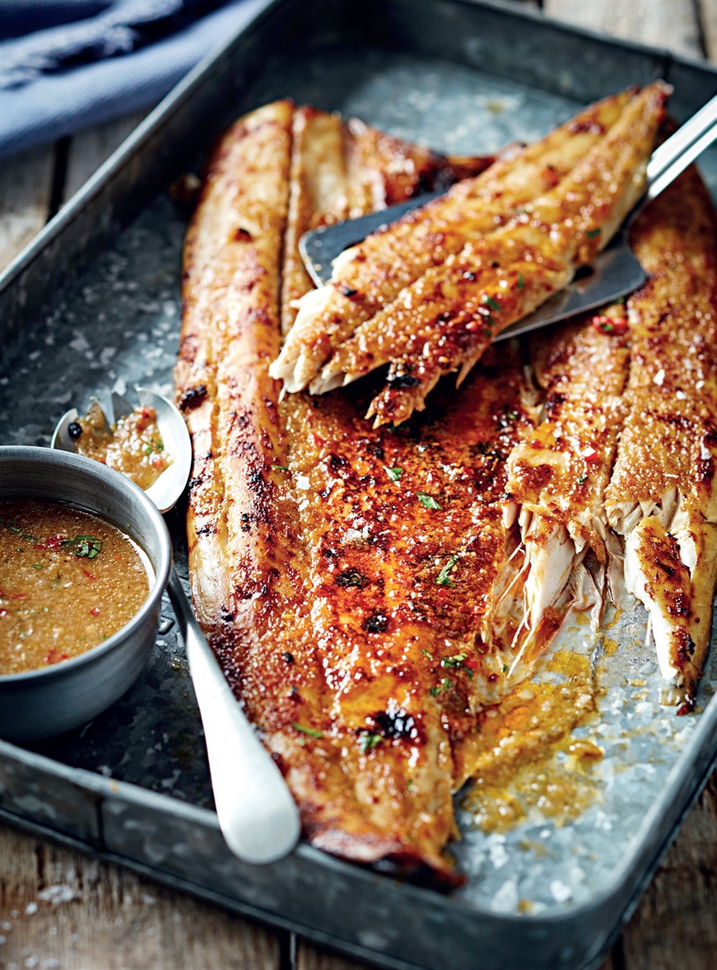 In en om die huis: Snoek met ’n appelkoos-en-lemmetjiesalsa