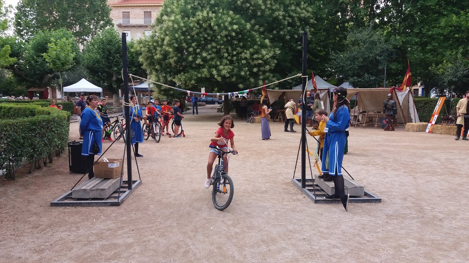 Centro de Estudios Borjanos: El juego de la sortija en versión infantil