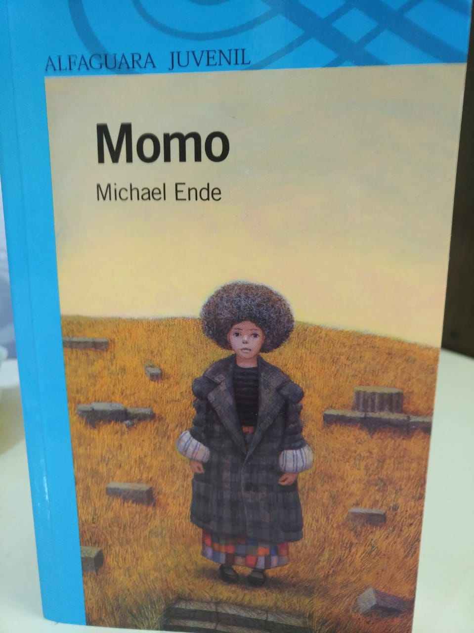 Seleccionando Libros: Reseña: Momo. Michael Ende