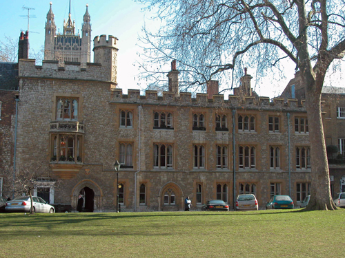 WEMBLEY MATTERS: ENGINES OF PRIVILEGE: BRITAIN'S PRIVATE SCHOOLS ...