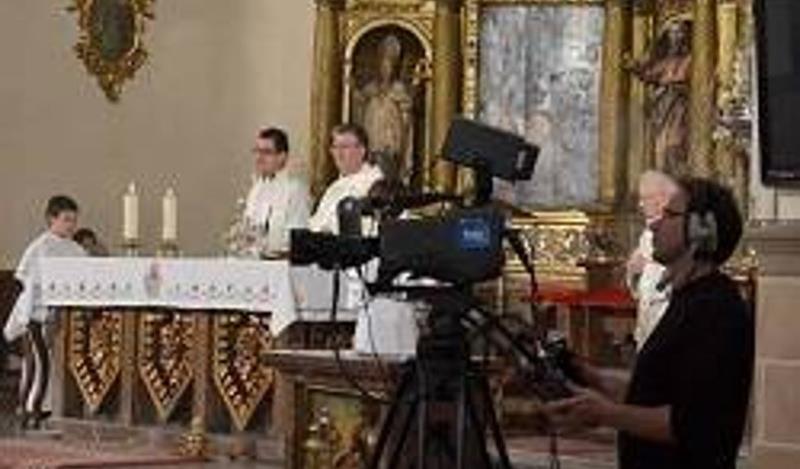 ¿QUÉ HACE UN PÁRROCO ESTOS DÍAS? - LO HUMANO Y DIVINO