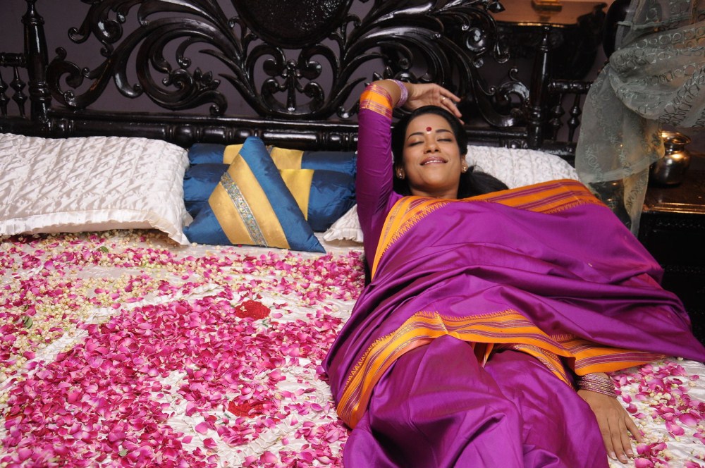 Mumaith Khan Hot Stills Gallery - Hot PHOTOSHOOT Bollywood, Hollywood ...