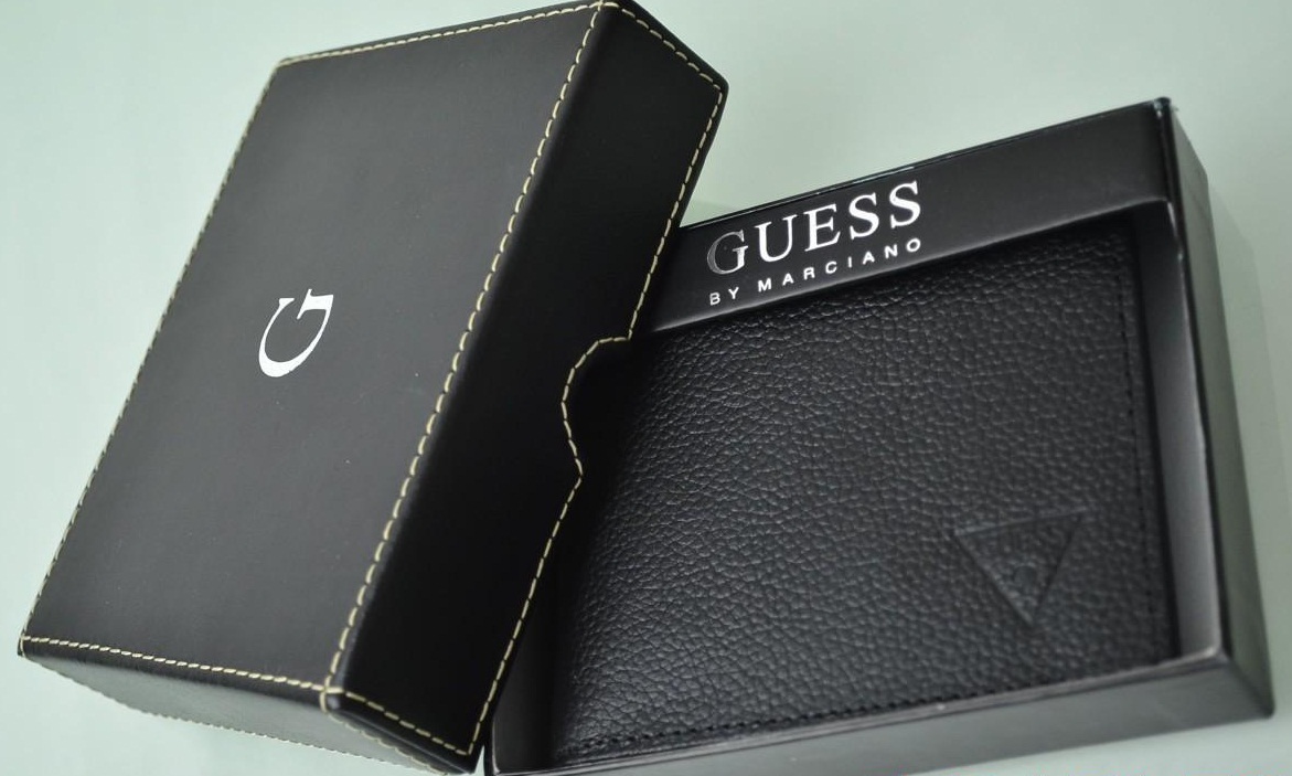 My loss is your gain!: GUESS Men's Leather Bifold Wallet