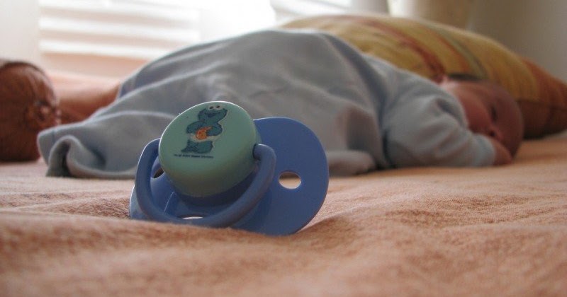 DO'S AND DON'TS OF USING A PACIFIER