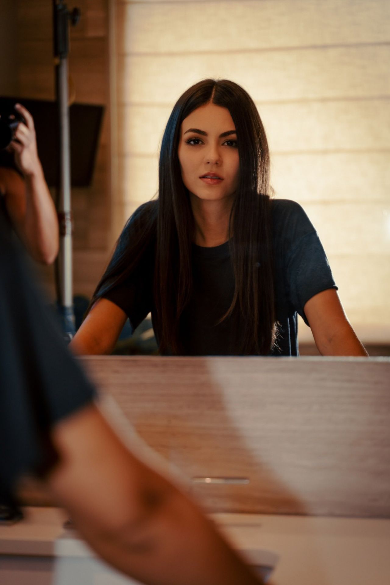 DC COMICS AND ARROWVERSE : Victoria Justice Insta Hot Life 06/08/2021