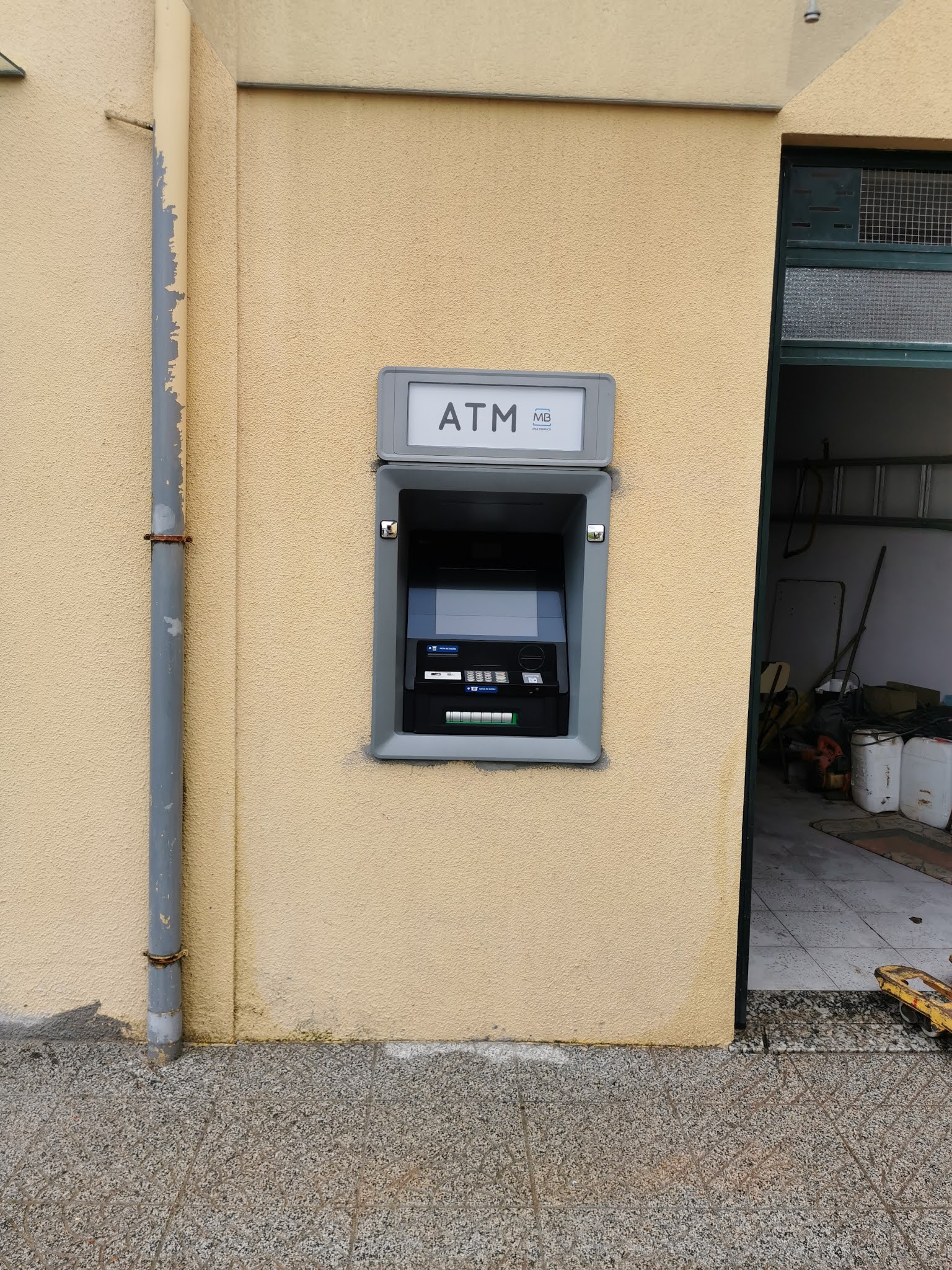 Primeira caixa multibanco chega a Santo Adrião