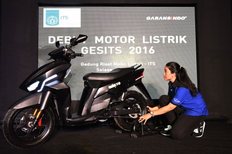 Harga dan Spesifikasi Motor Listrik Gesits | Harga Motor Terbaru