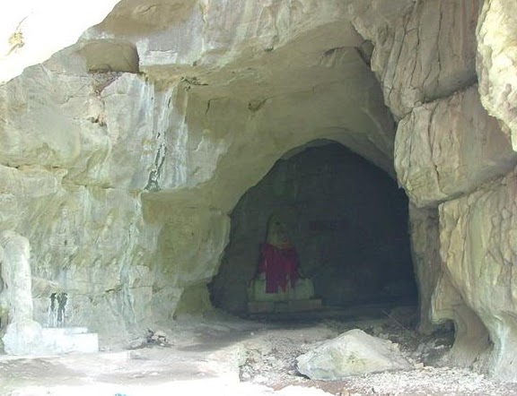 Between Science And Religion: Xiangxi 2: Falling Into Cave (落洞)