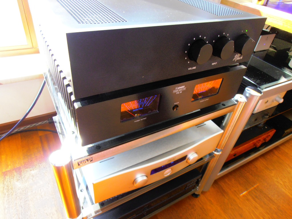 Stereo i Kolorowo - Underground: Wzmacniacz elektroakustyczny Mach Audio