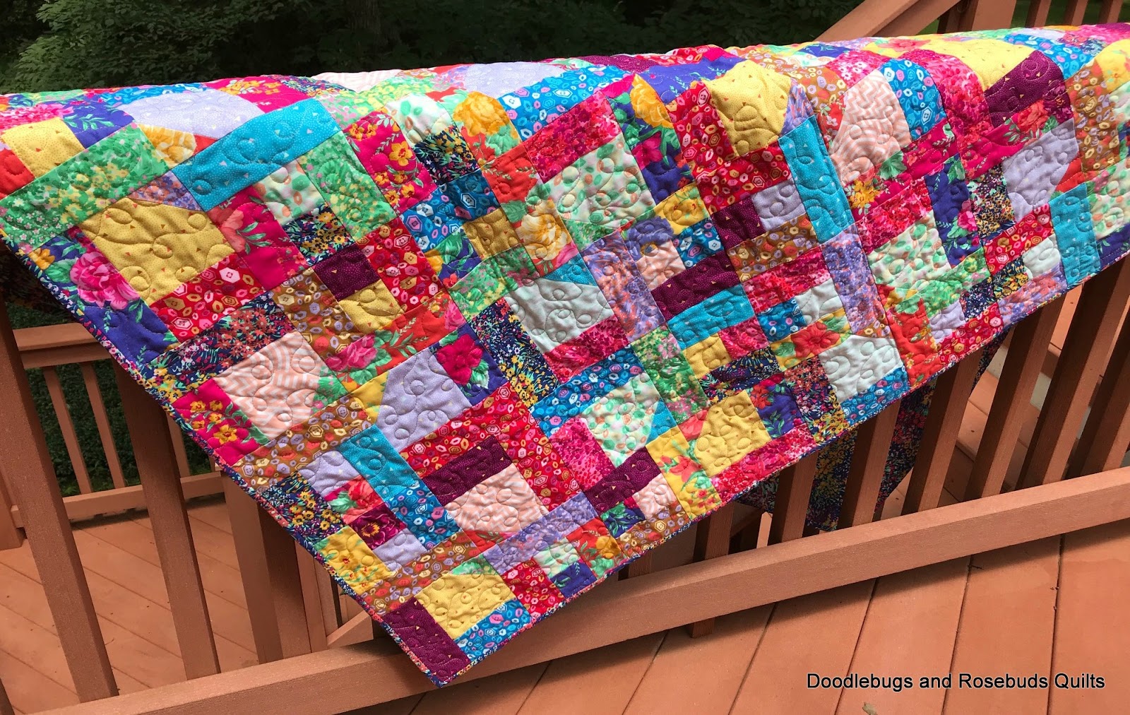 Doodlebugs and Rosebuds Quilts: Graduation Quilt Finished