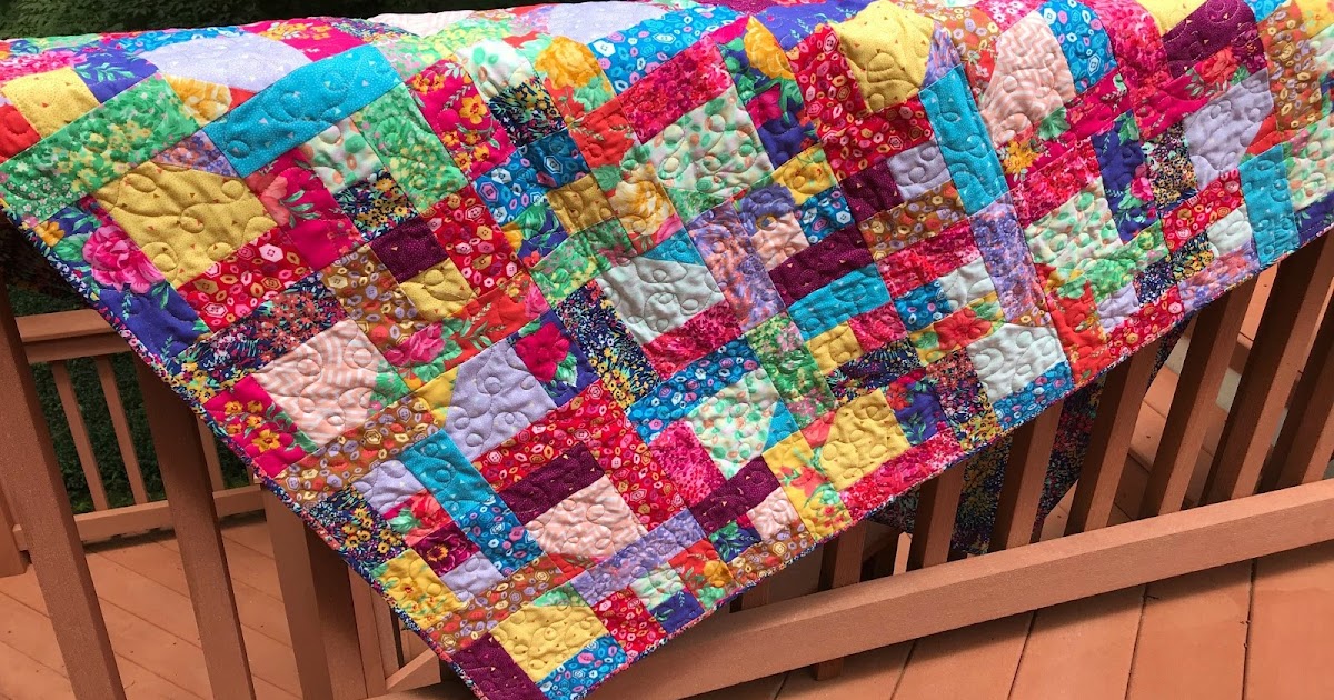 Doodlebugs and Rosebuds Quilts: Graduation Quilt Finished