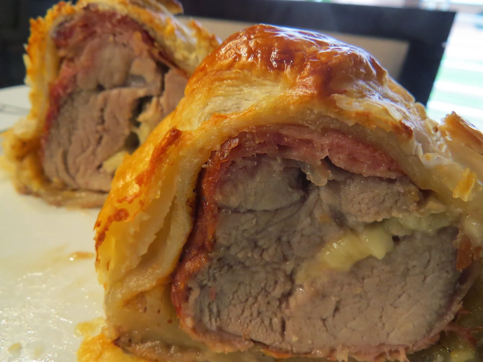 Lombinho de porco em massa folhada, recheado com Brie