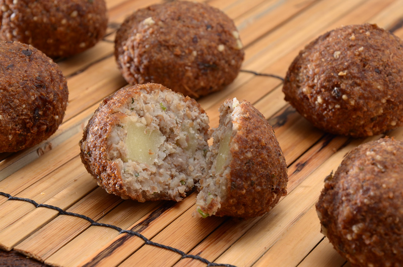 Delícias do Dia-a-Dia: QUIBE DE CALABRESA COM RECHEIO DE QUEIJO